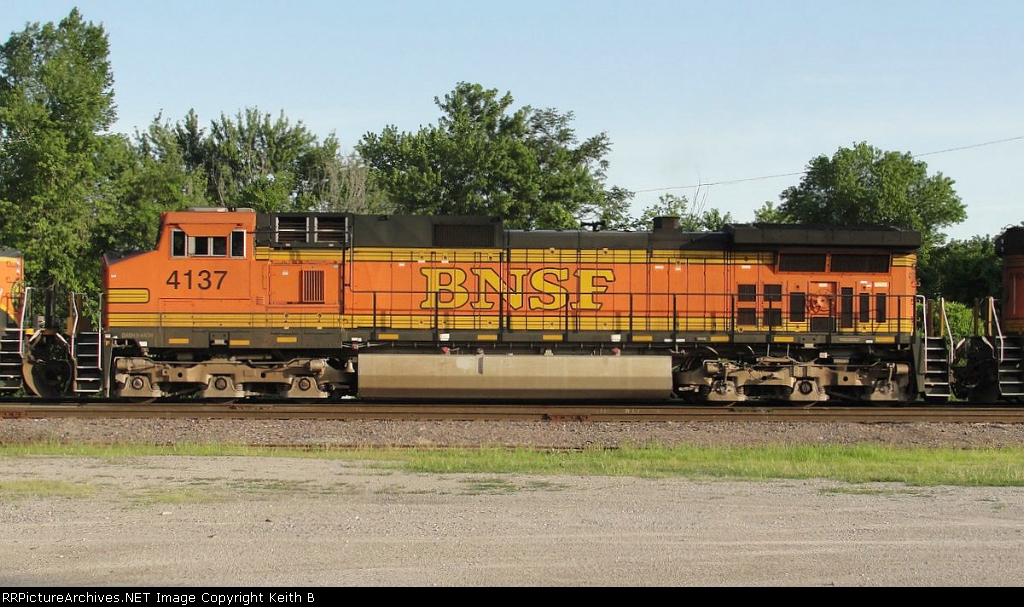 BNSF 4137